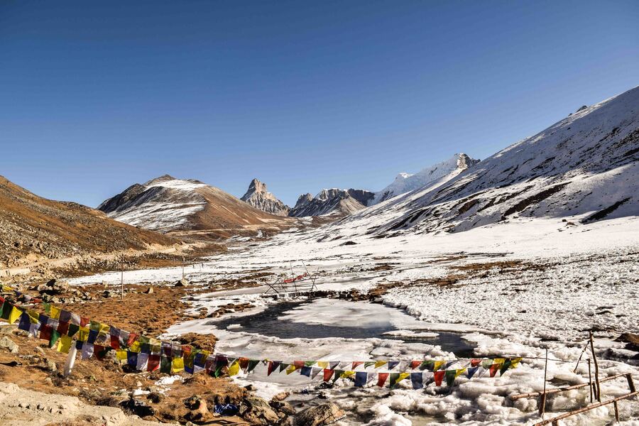The magical ride to Yumthang valley - Hand of Colors