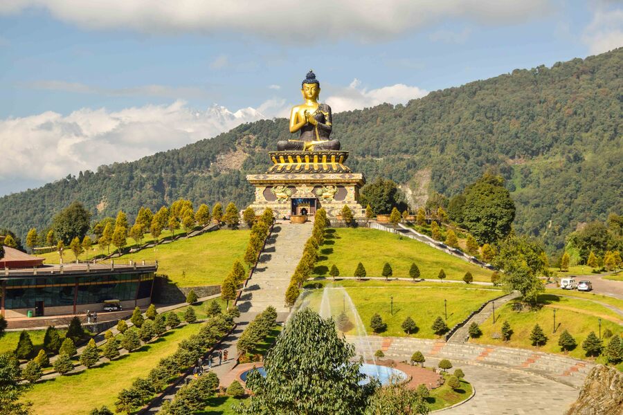 Sikkim secrets: Learning to slow down in Kewzing - Hand of Colors